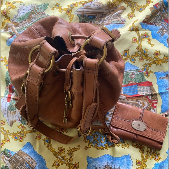 Fossil | Bags | Fossil Tan Grayson Leather Drawstring Hobo Bucket Bag ...